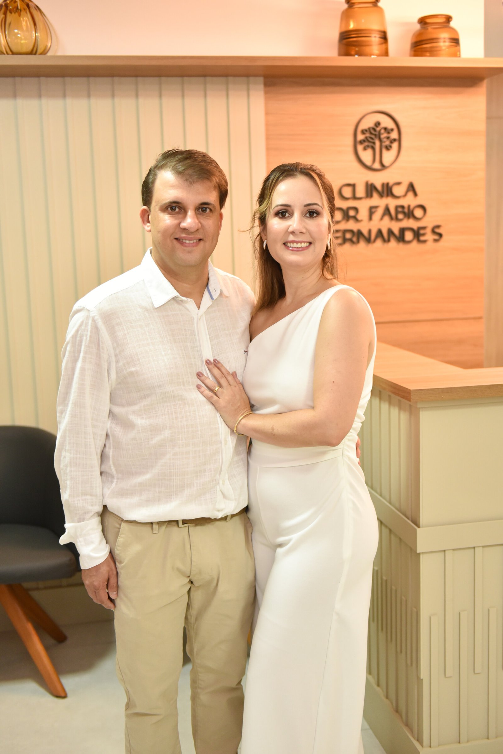 Dr. Fábio Fernandes e Dra. Christiane Caiado inauguram clínica | Leia